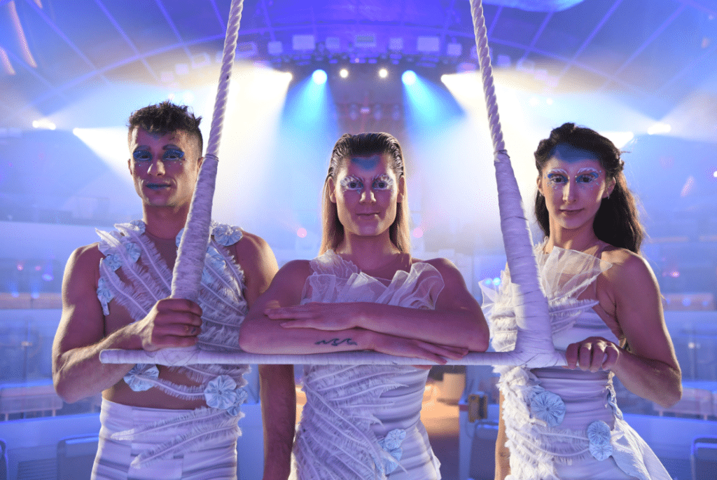 Blue | Cirque Éloize